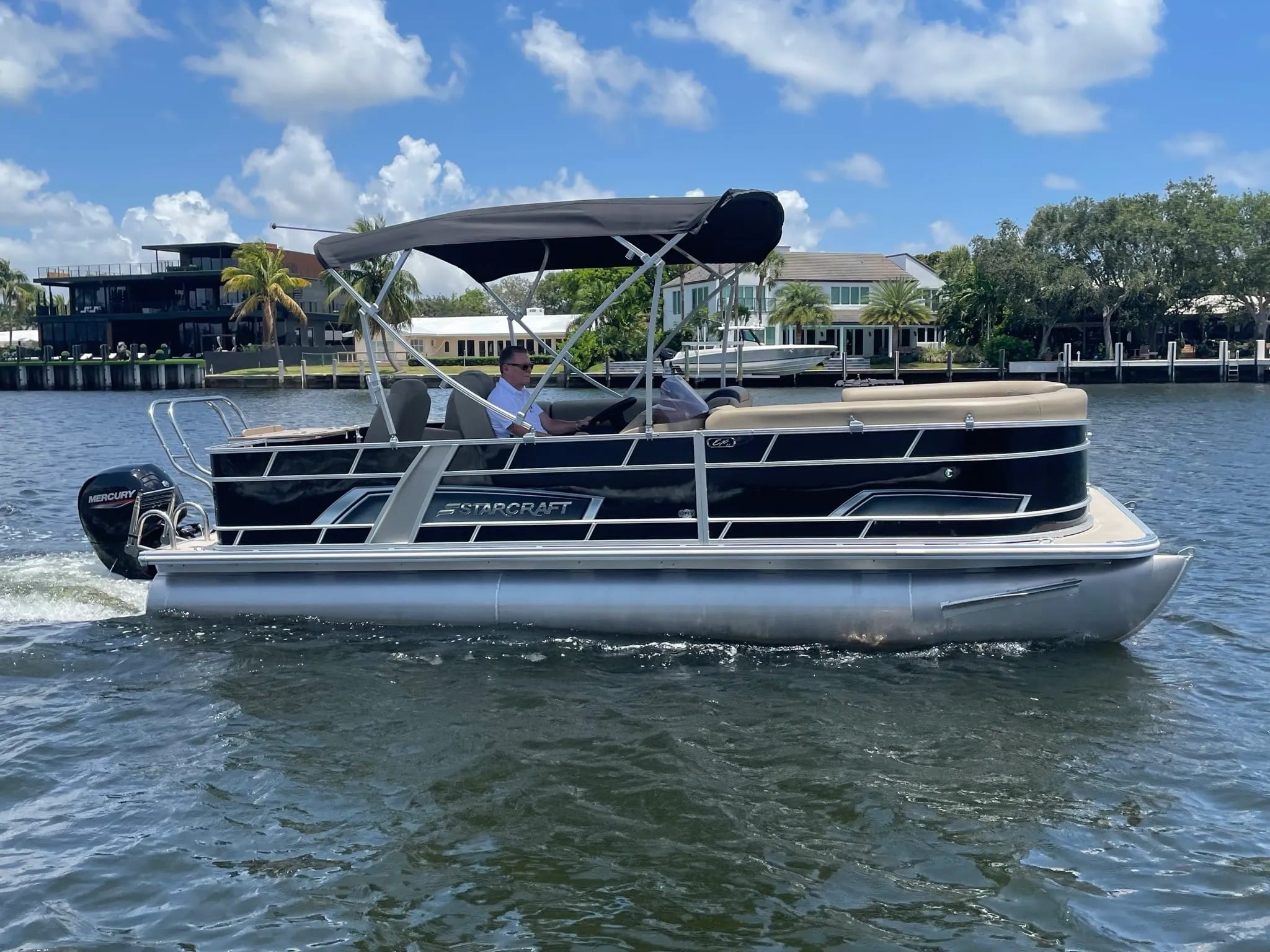 Starcraft Pontoon Side View – Flamingo